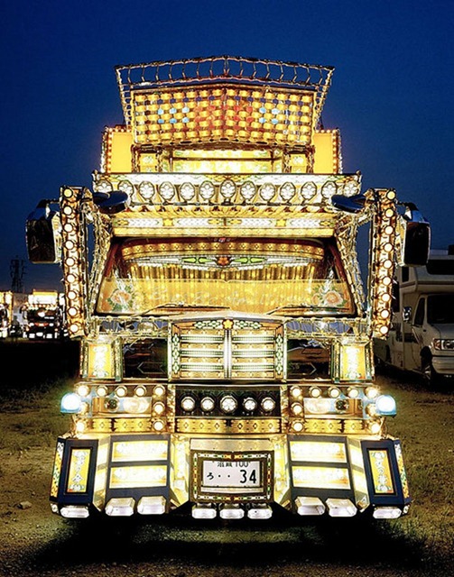 Dekotora: The Ridiculously Decorated Trucks of Japan | Amusing Planet